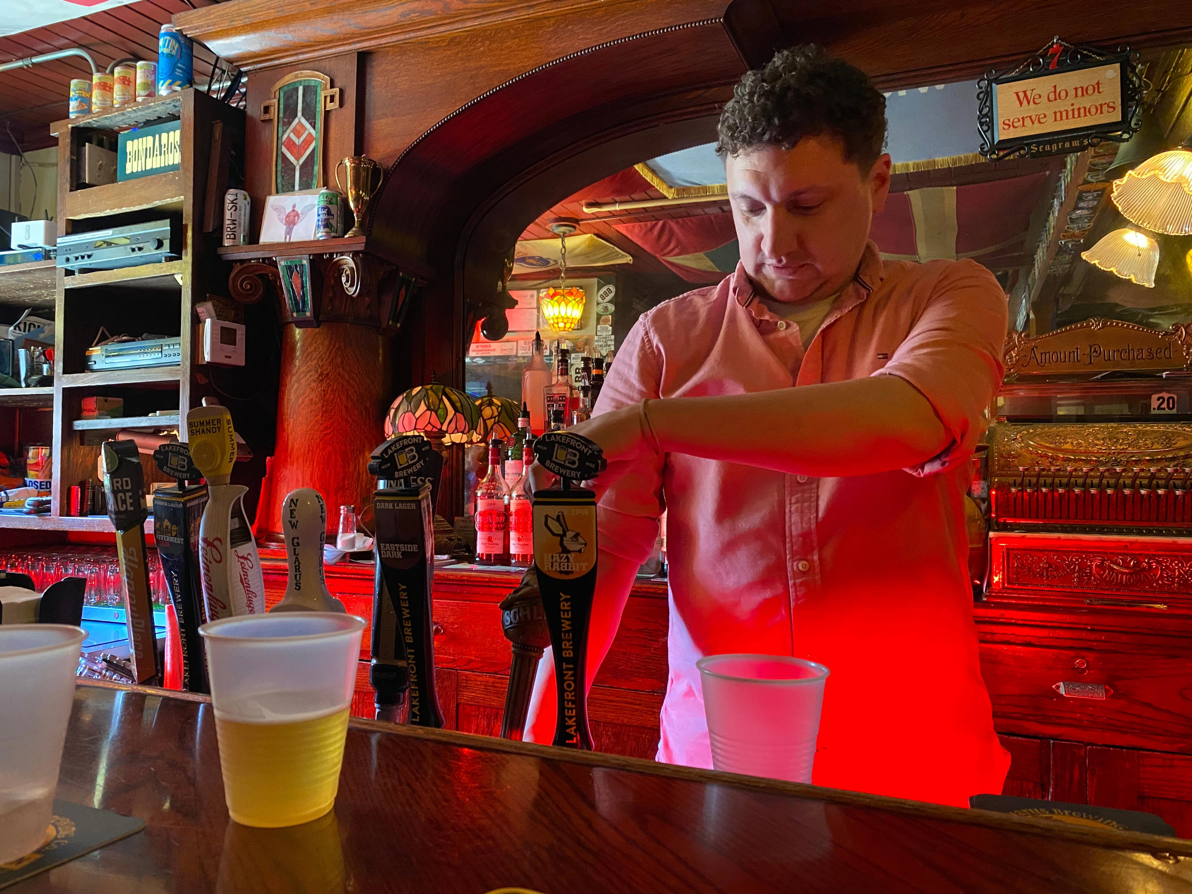 Last call: Wolski's Tavern serves its final keg of Schlitz beer