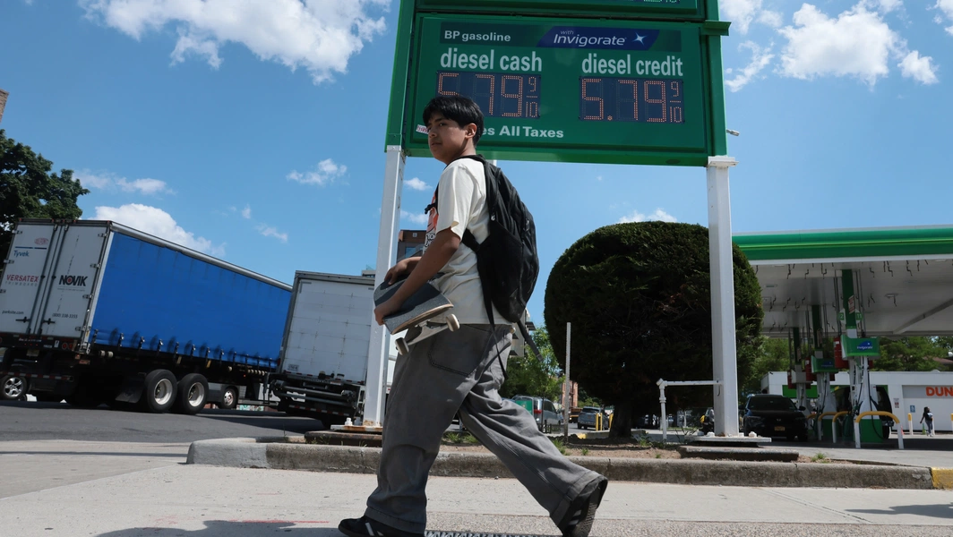 Inflation surpasses wage growth as US savings hit 20-year low