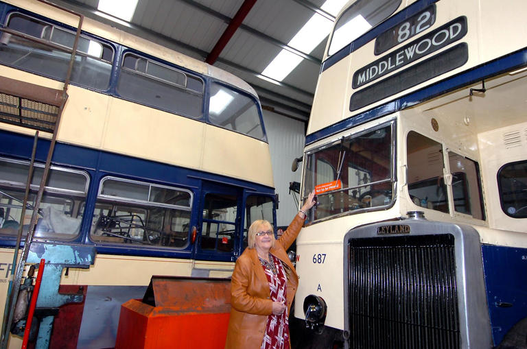 14 nostalgic photos showing historical vehicles from through the years ...