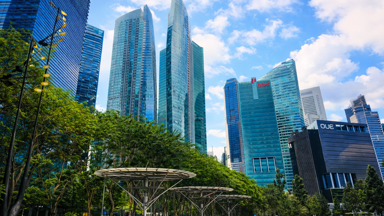 Exploring Singapore’s Marina Bay and modern skyline (4K)