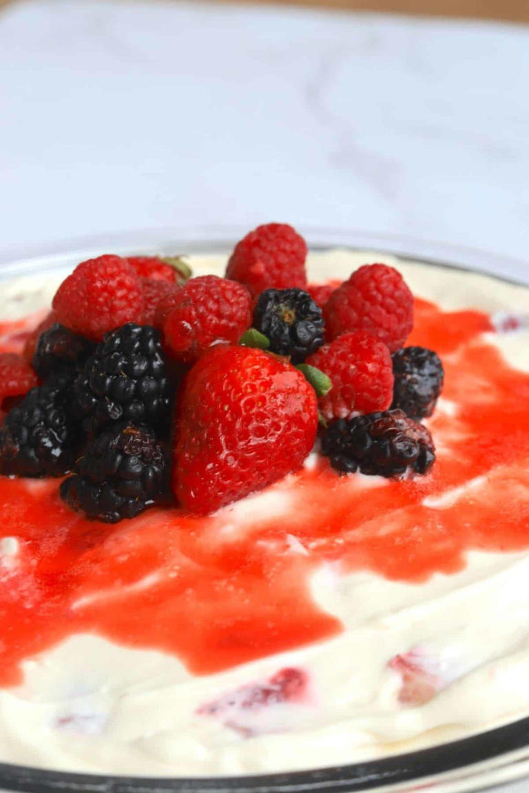 Low carb strawberry cream pie (no bake almond flour crust)