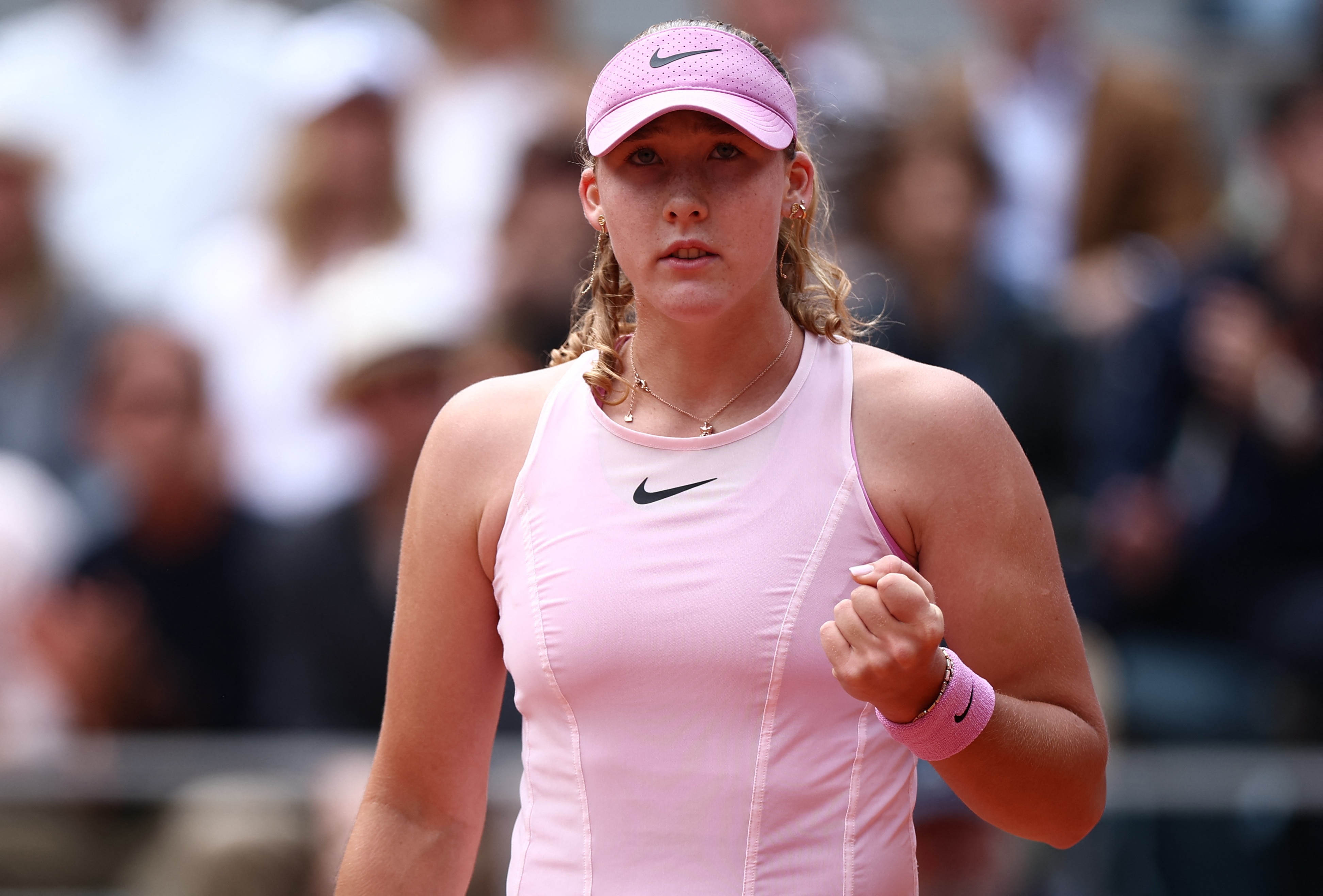 Mirra Andreeva channels inner Roger Federer, flips switch to French ...