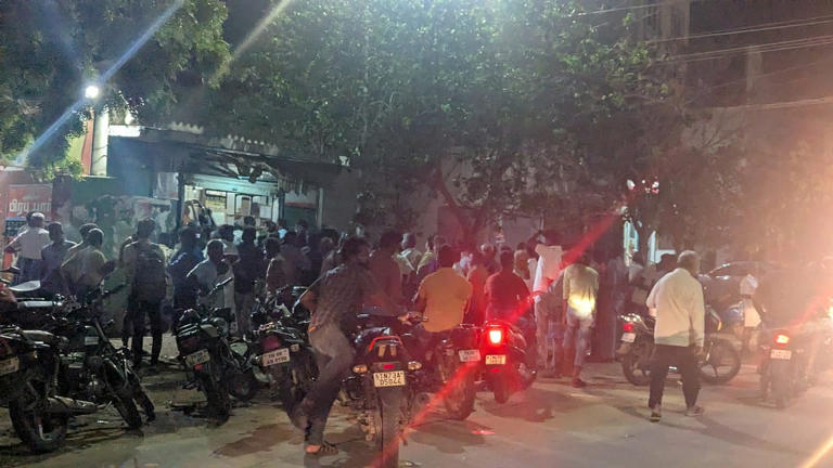 50 per cent Tasmac shops in Thoothukudi district shut, tipplers throng ...