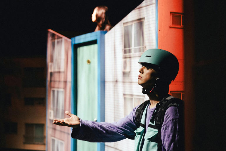 Mimi's minimal romance explores youth's hidden struggles