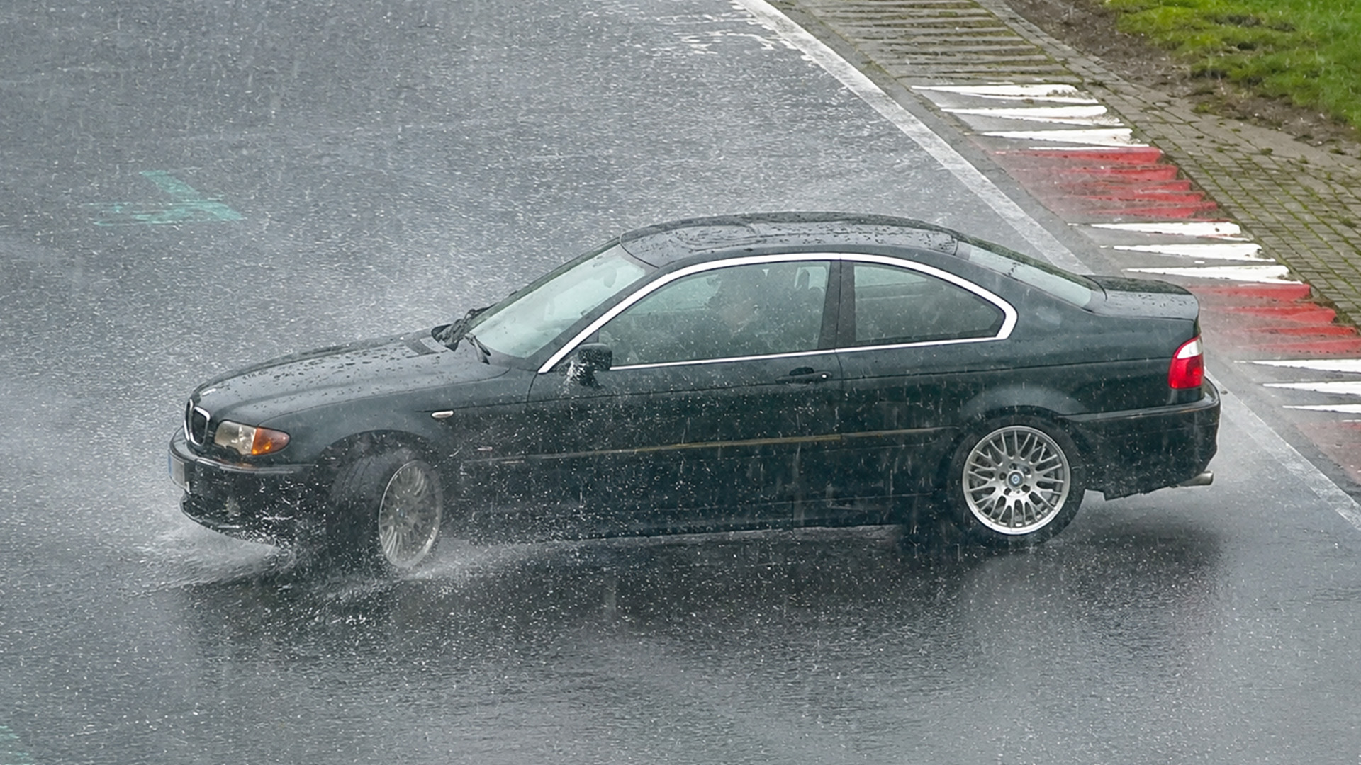 Rain soaked Nürburgring produces incredible mistakes and lucky escapes