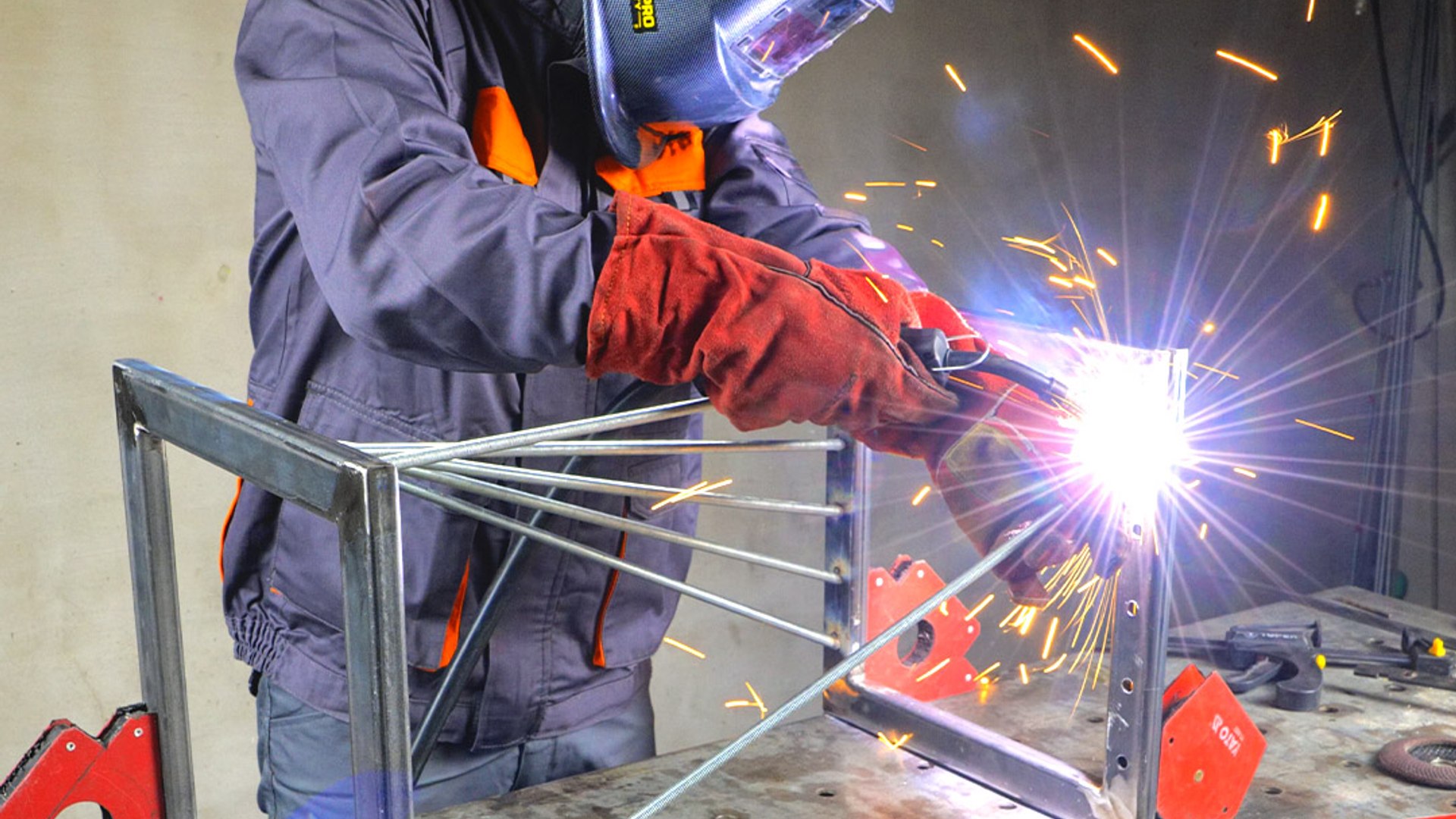 Crafting a stylish table with metal frame
