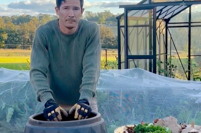 Home compost experiment shows why larger piles break down scraps so ...