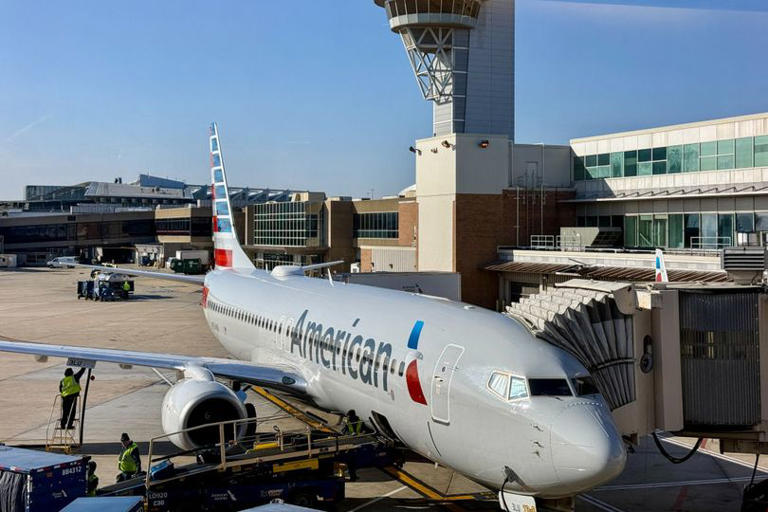 Ground stops issued at 3 major US airports as thunderstorms knock out ...