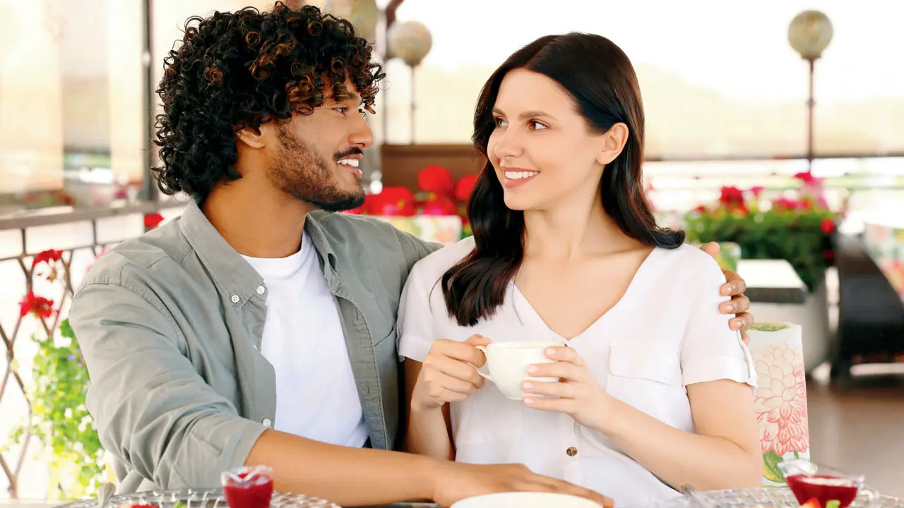 Indian singles and experts dissect 'paying the bill' while on a date