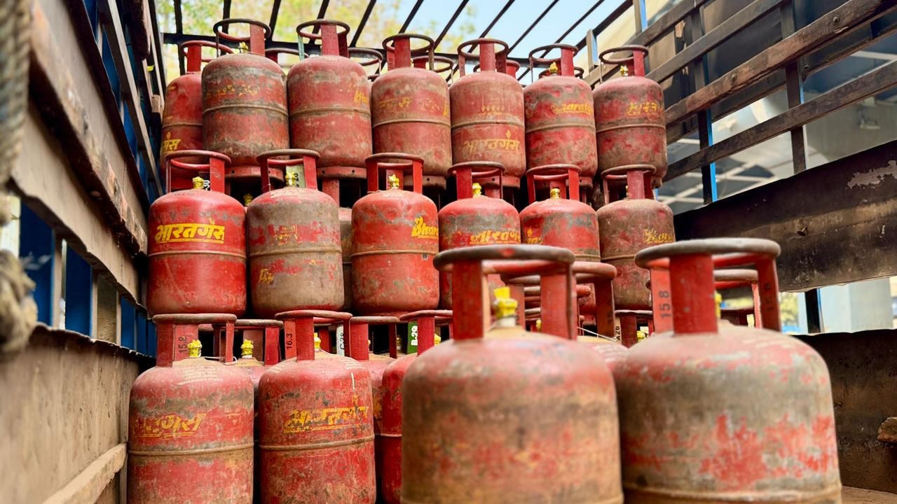Govt cuts subsidised LPG cylinders under PM Ujjwala scheme to four per ...