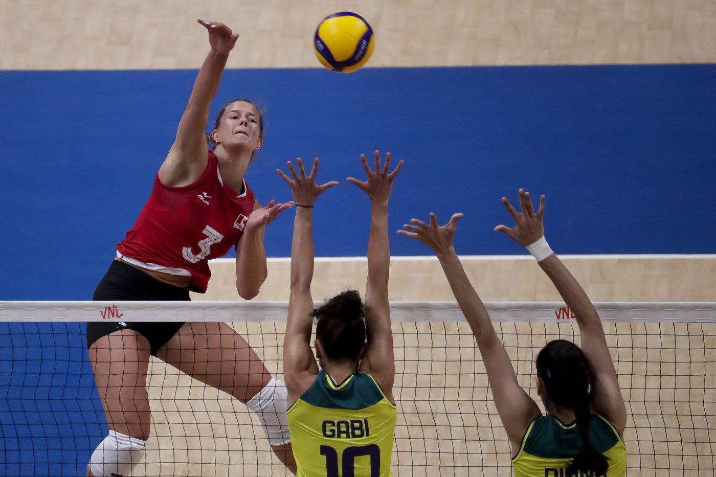 Canadian volleyball women bounce France in front of North American ...