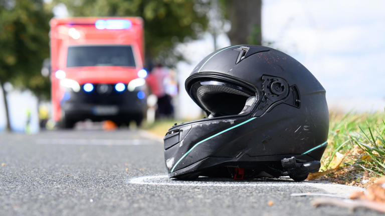 Mehrere Meter durch die Luft geschleudert: Motorrollerfahrer bei ...