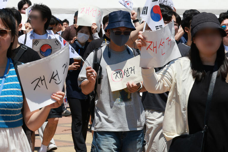 기자 향해 "XXX아" 욕설·폭행…선 넘는 개표소 시위대