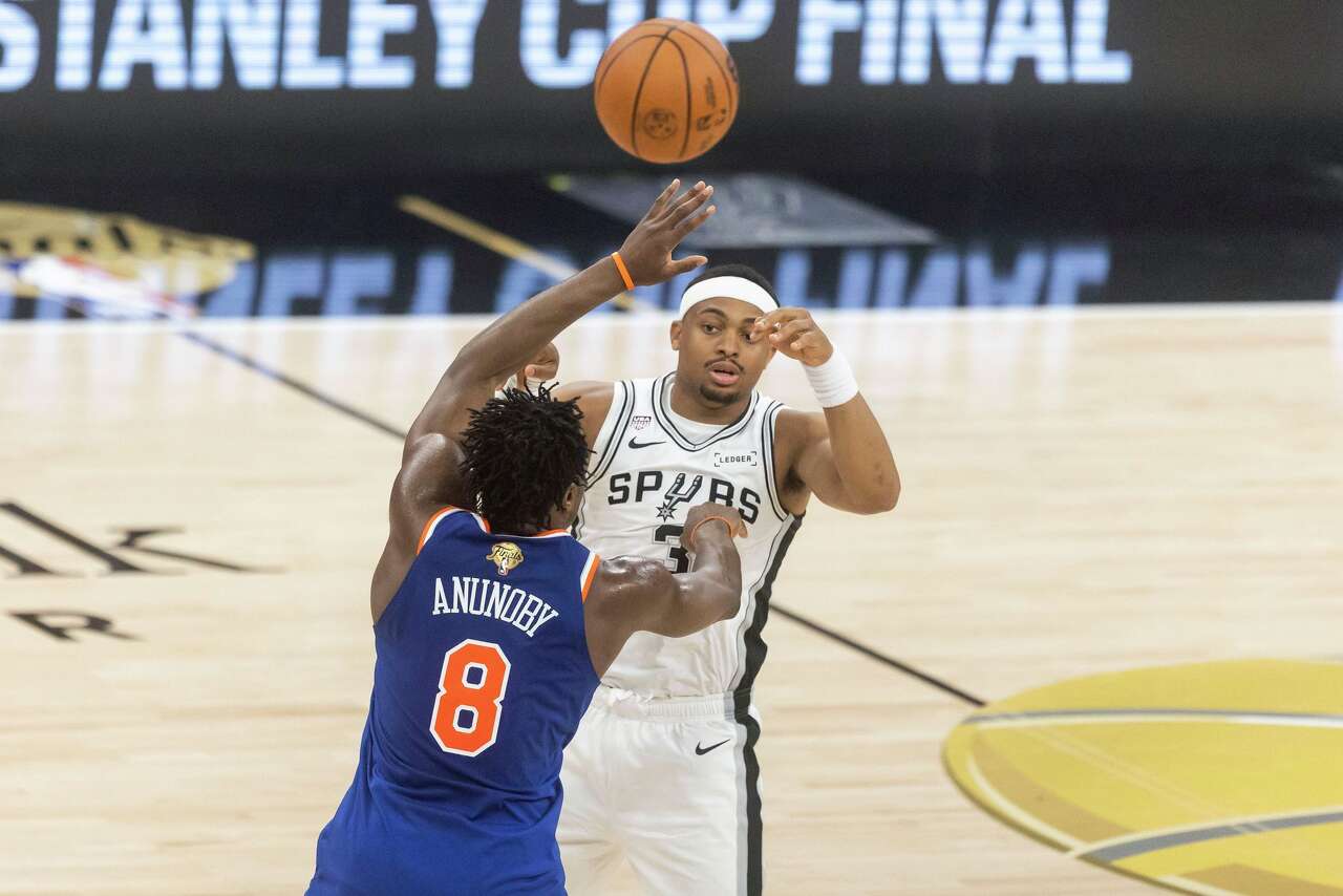 Spurs' Keldon Johnson continues lengthy playoff slump in Game 2 loss to ...
