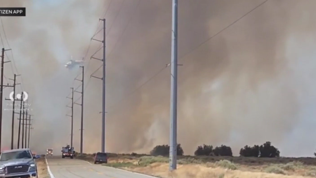 Macy fire burns nearly 1,200 acres near Los Angeles-Kern County line