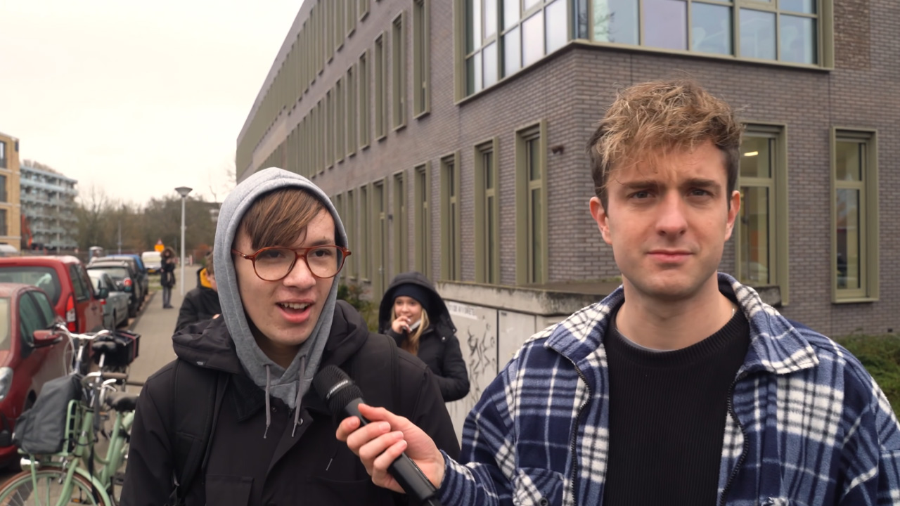 Grappige interviews op middelbare scholen over romantiek en sugar daddies