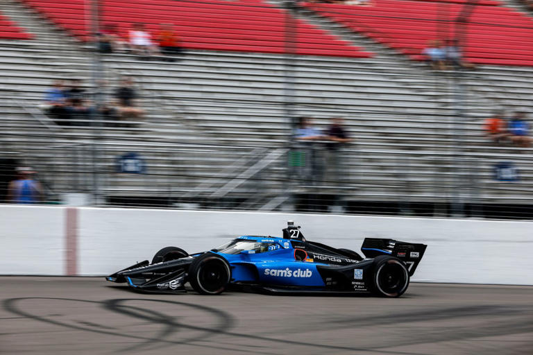 Alex Palou swoops in at last minute to seize pole at St. Louis