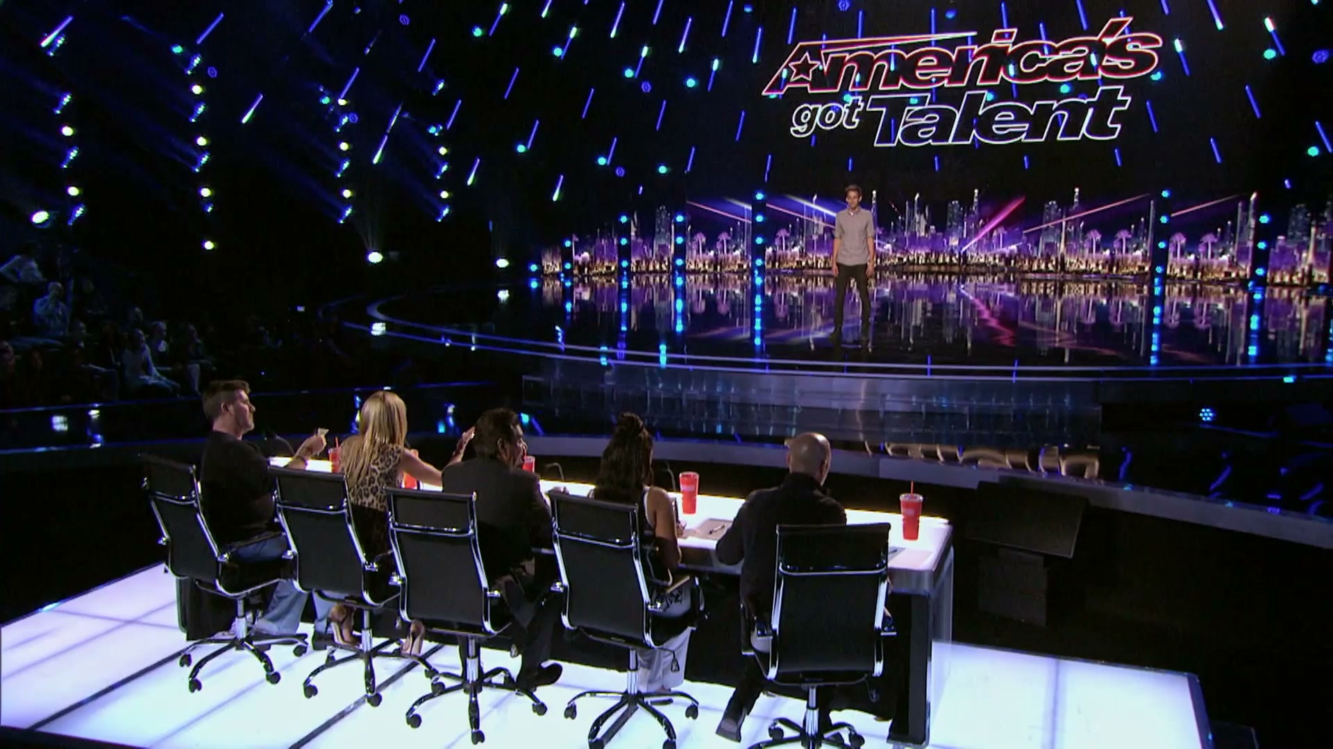Blake Vogt: Magician rips and eats the judges' money - America's Got ...