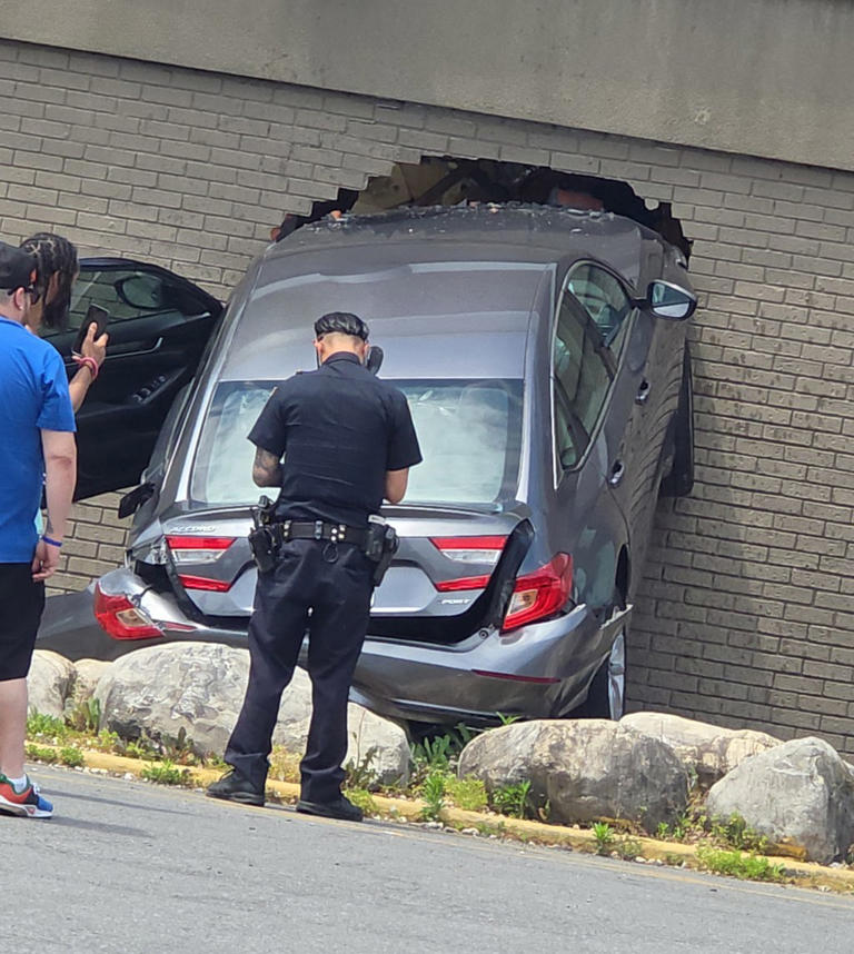 Car plows through NYC McDonald’s — then driver immediately flees the scene