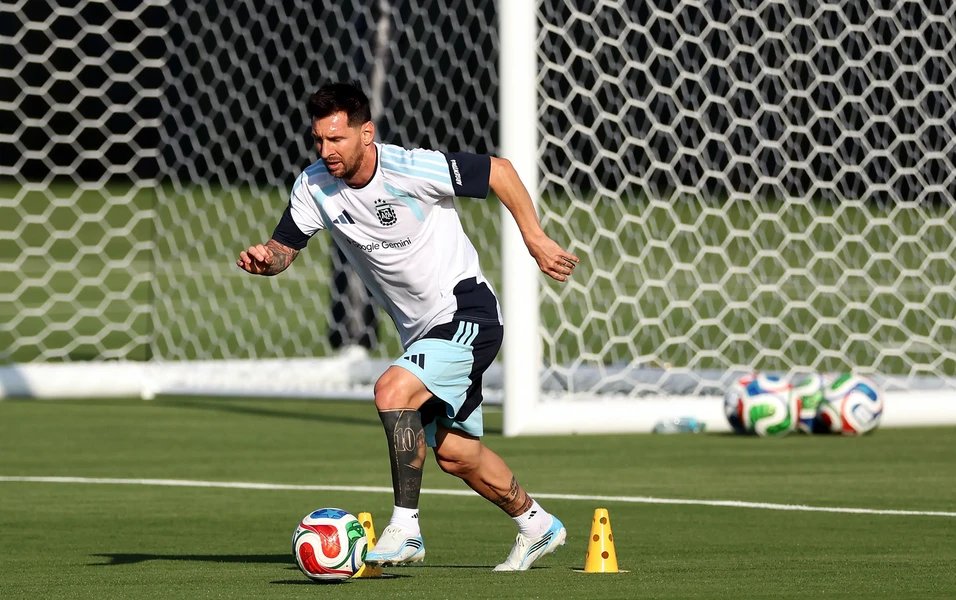 Messi leads Argentina's final World Cup push at 38
