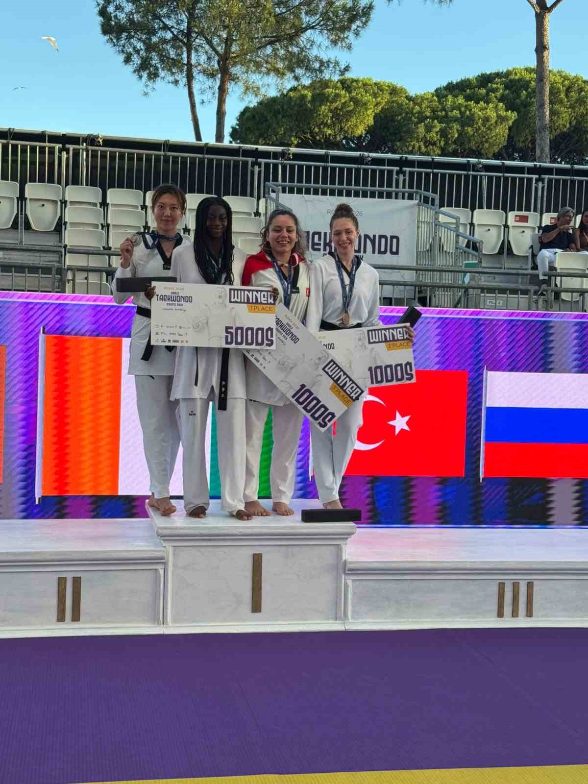 Milli taekwondoculardan 1 altın, bir bronz