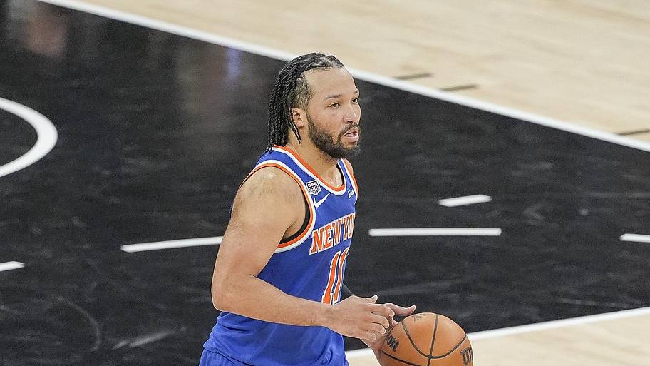 Jalen Brunson keeps doing the one thing Tyrese Maxey still cannot