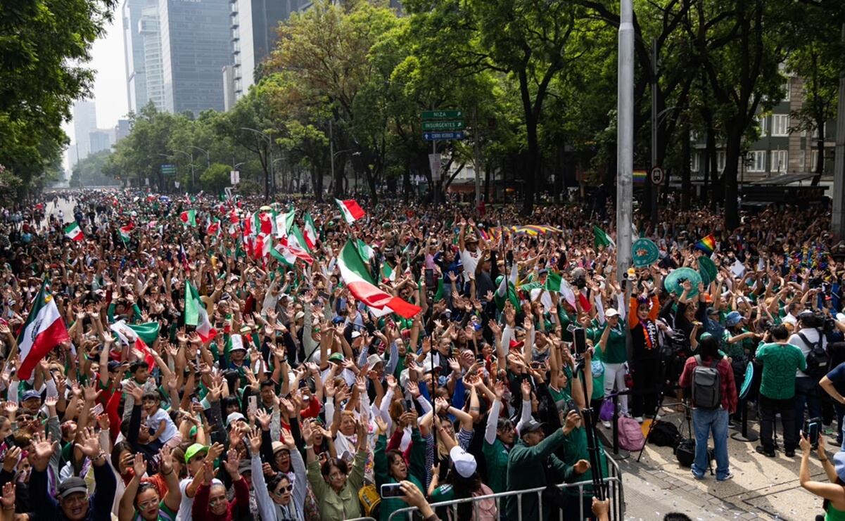 Mundial 2026: CDMX realiza la ola más grande del mundo; recorre Reforma ...