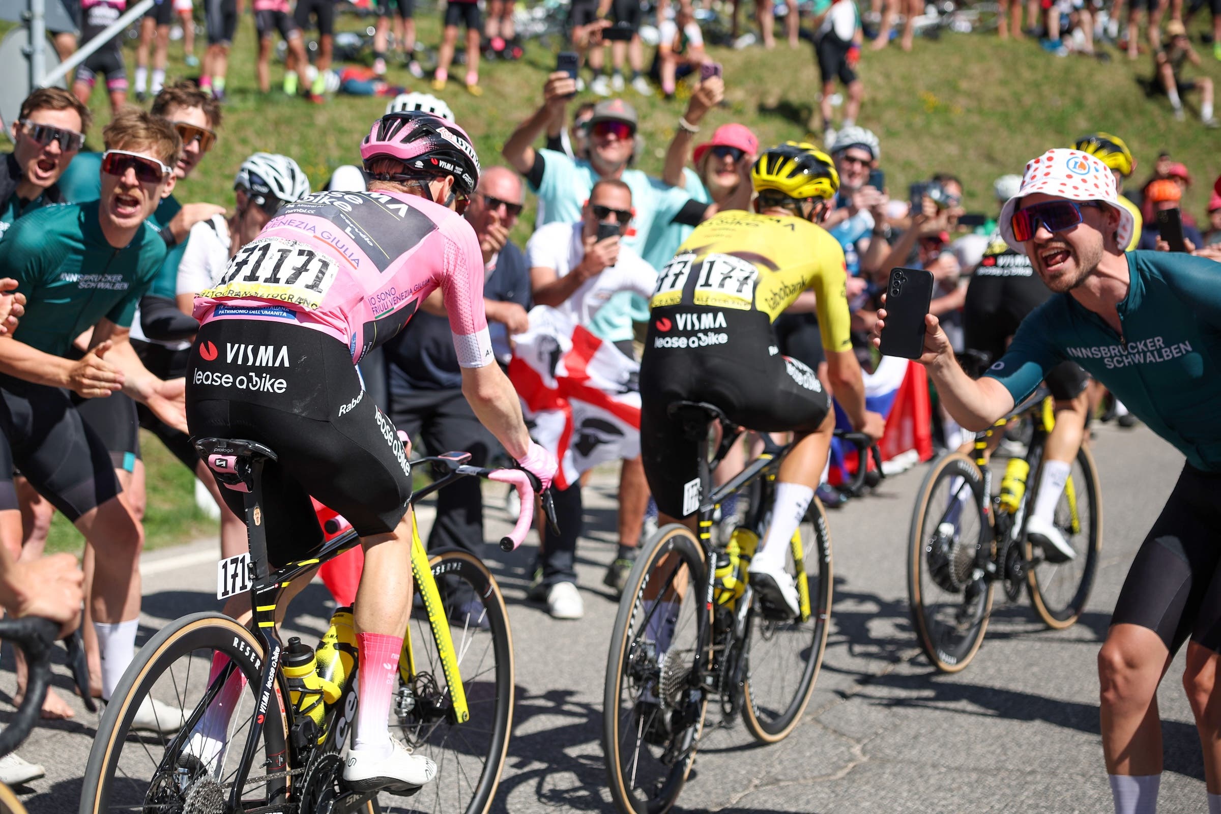 UCI swoops to ban big computers and to block jersey pockets