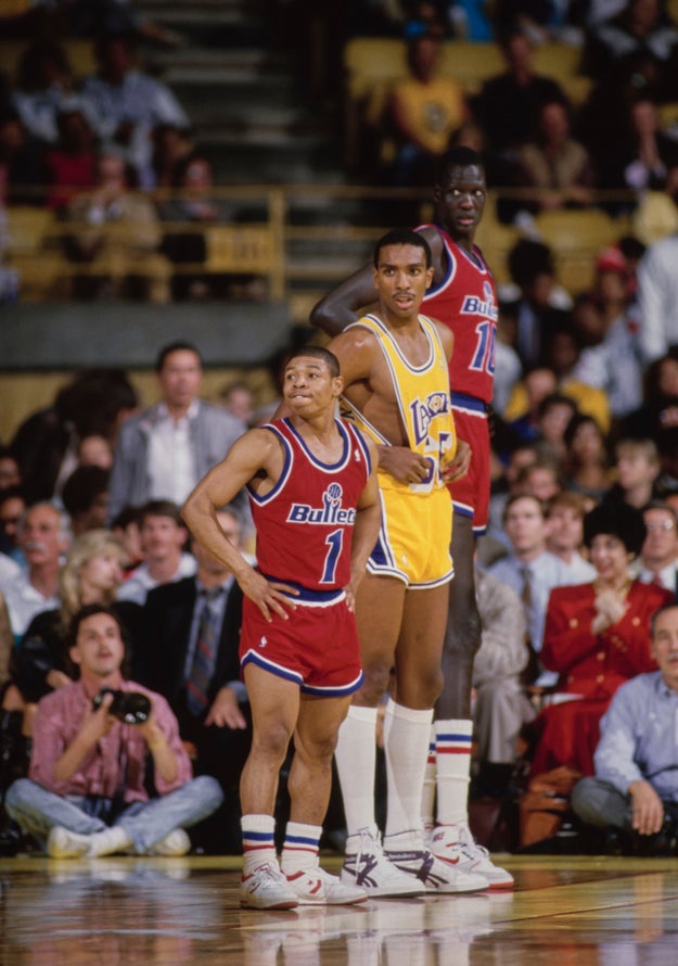 NBA giants standing next to average people will break your brain
