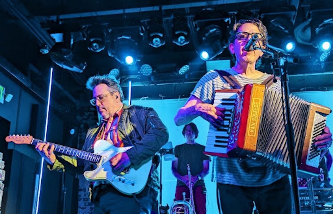 They Might Be Giants bring humor, horns, and plenty of heart to House ...