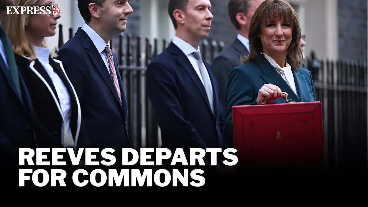 Rachel Reeves poses outside Downing Street ahead of harrowing budget ...