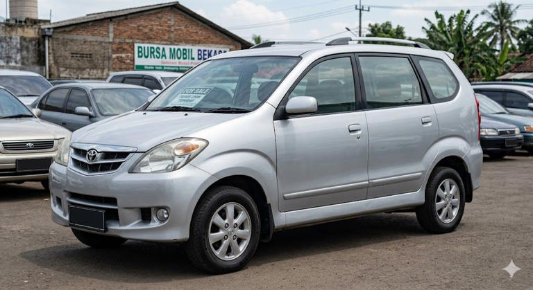 7 orang muat, segini harga mobil bekas Toyota Avanza 2009 di awal Juni