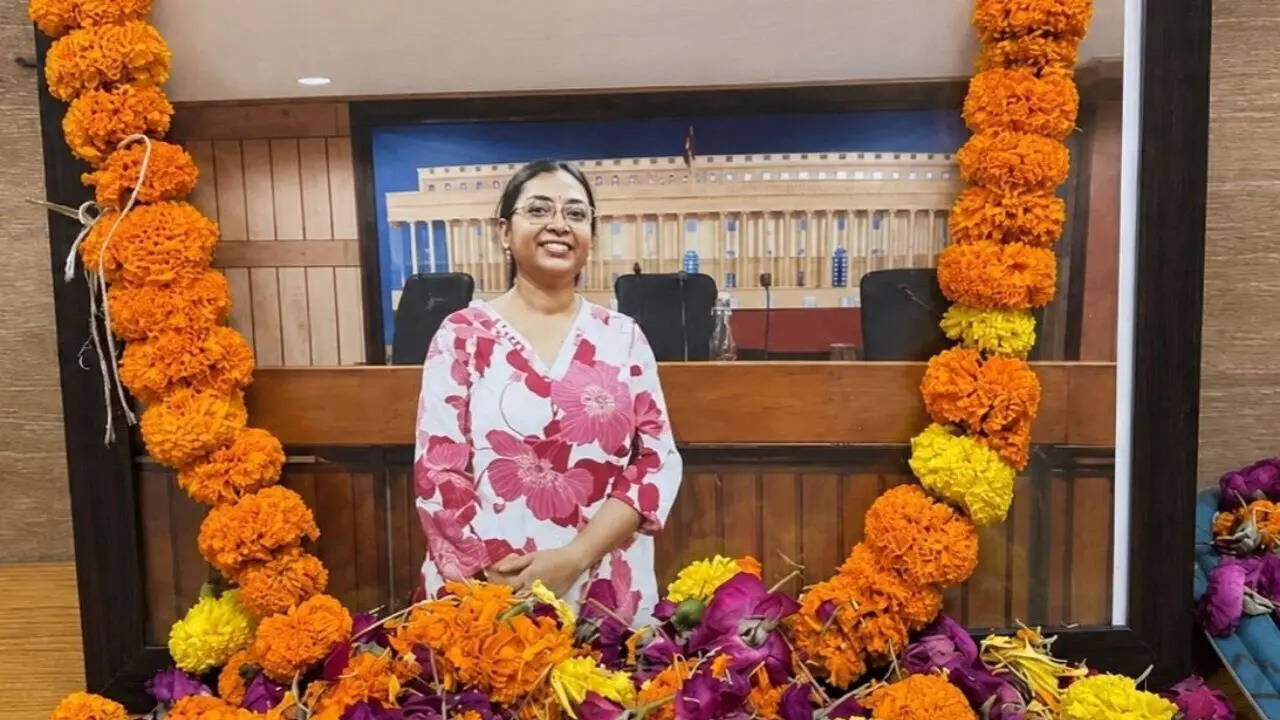 Revenge killing, contract killers? Cops widen probe in DU professor ...