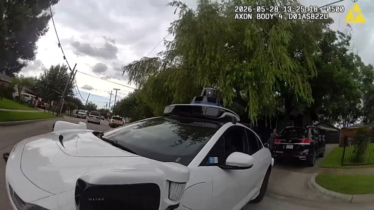Video shows Waymo driverless vehicle blocking road after Oak Cliff ...