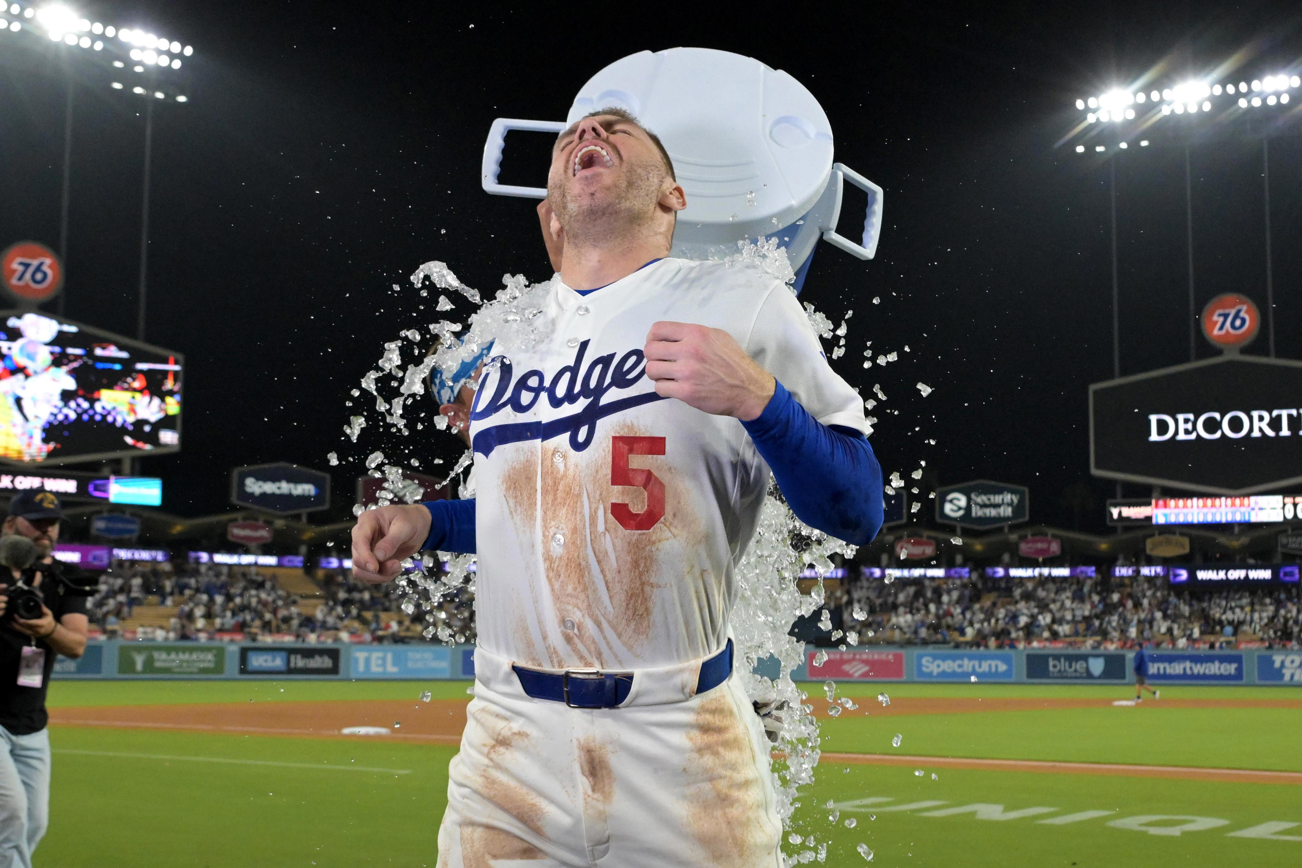 Dodgers walk-off home runs to win a 1-0 game
