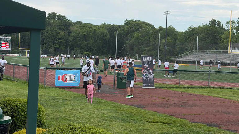 Patriots' Marcellas Dial gives back, hosts inaugural youth camp