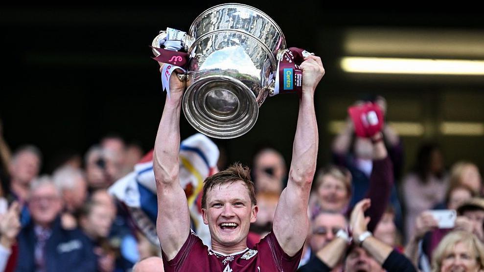 Galway power past Dubs to land Leinster title