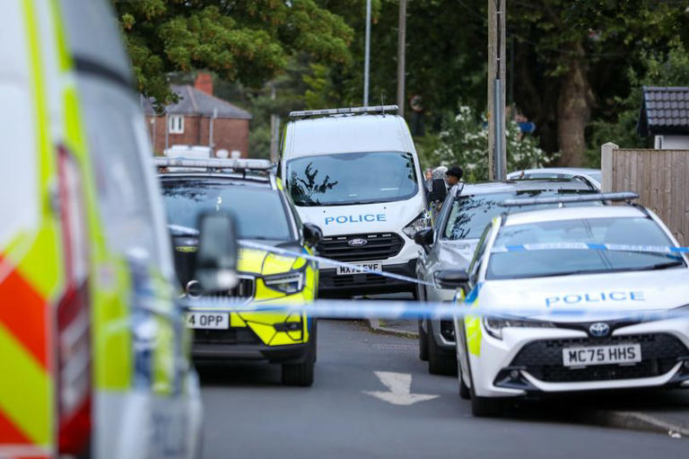Army bomb disposal units and CSI descend on 'peaceful' Fallowfield ...