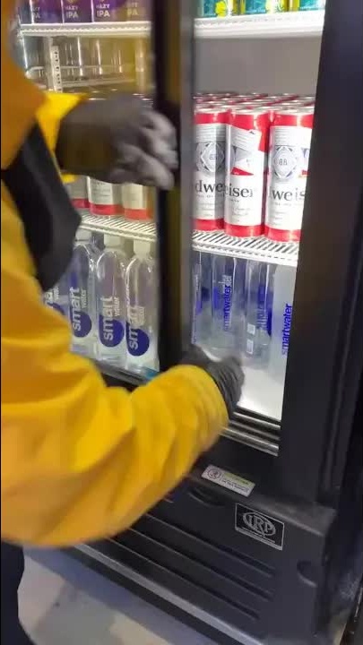 Water bottle freezes instantly in freezing Arrowhead Stadium temperatures