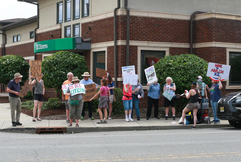 NJ protesters push Citizens Bank to drop private prison financing