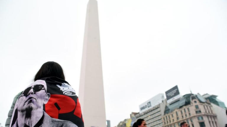 Galería de fotos: la vigilia de los fanáticos del Indio Solari en el ...