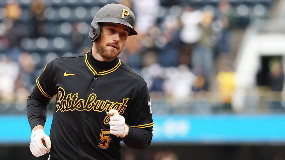 Pirates star leaves Braves game with injury
