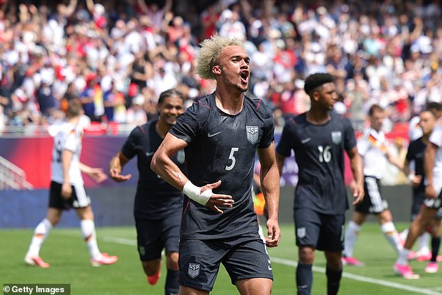 Christian Pulisic sends warning to World Cup rivals as Antonee Robinson ...