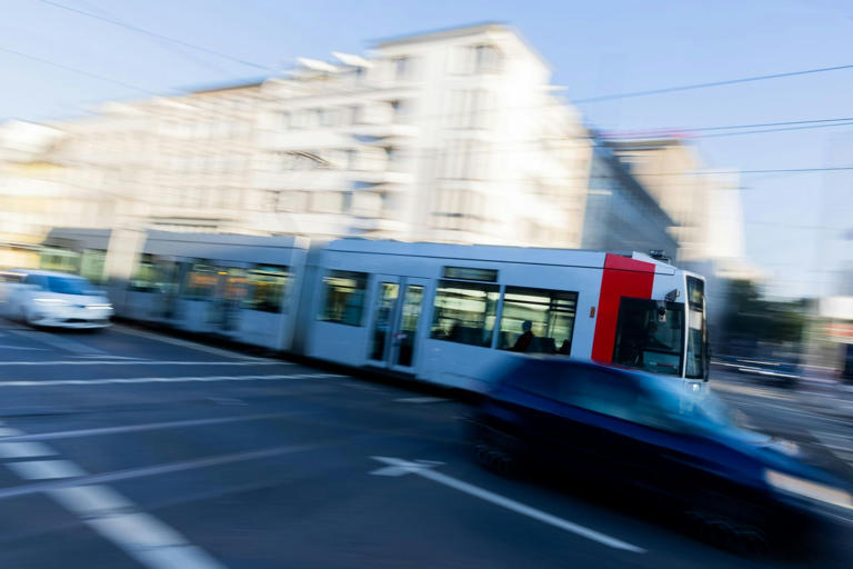 Gefahr in Bus und Bahn: KVB und Rheinbahn besorgt über steigende ...