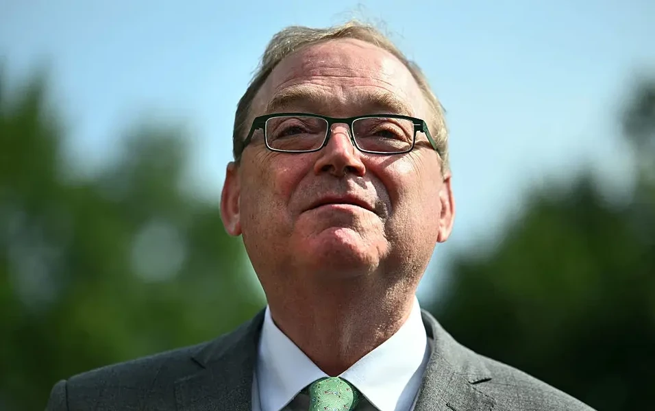 Hassett disputes record-low consumer confidence despite wage data gap