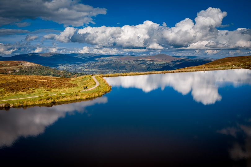 The easy hill walk in Wales that ends with a lakes swim and sauna