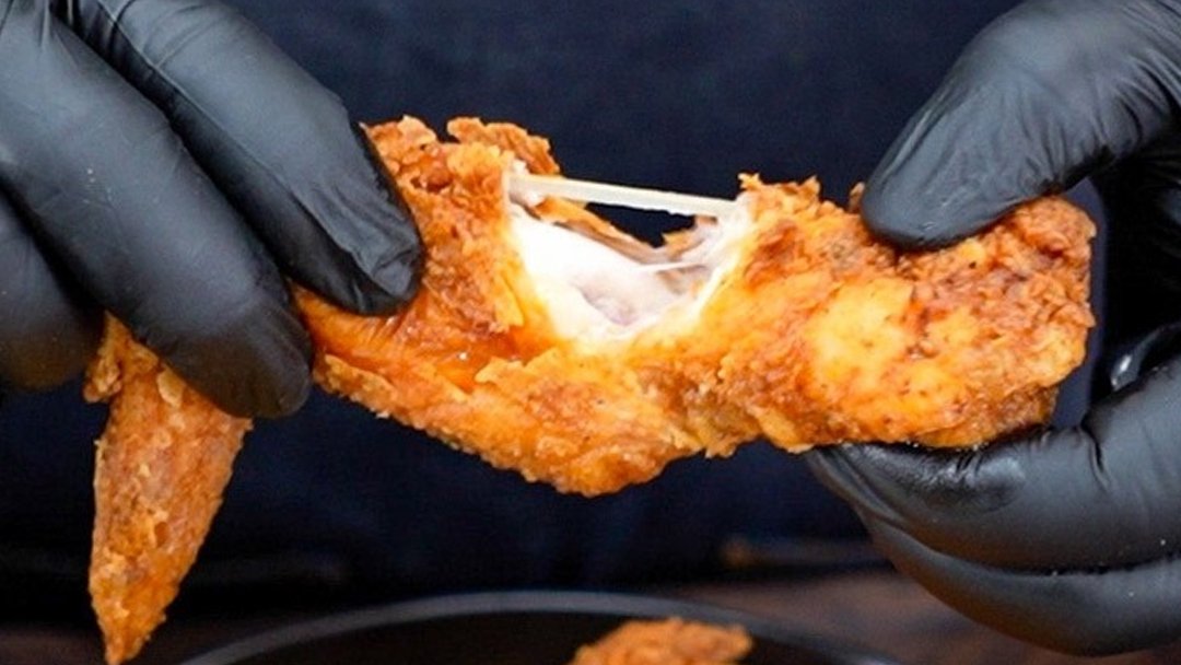 Crispy fried chicken wings