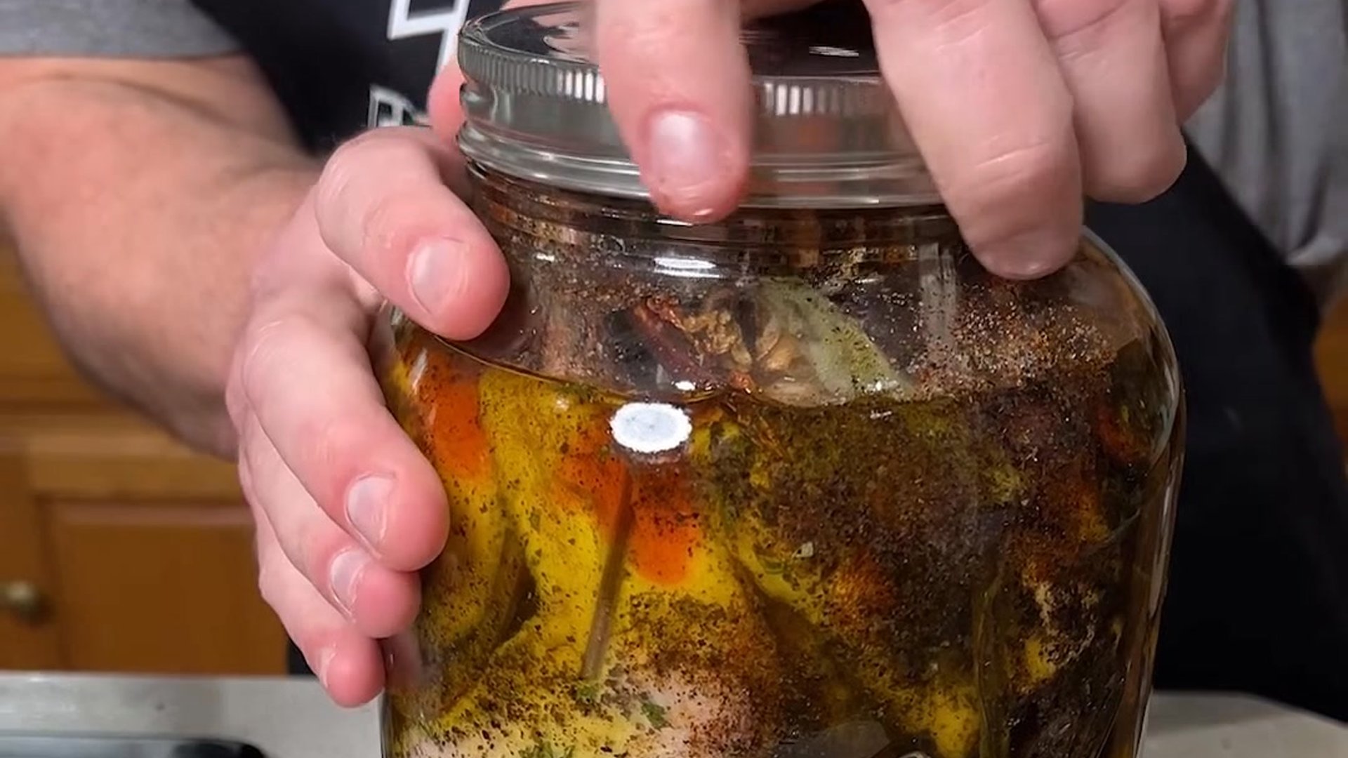 Cooking chicken wings in a mason jar
