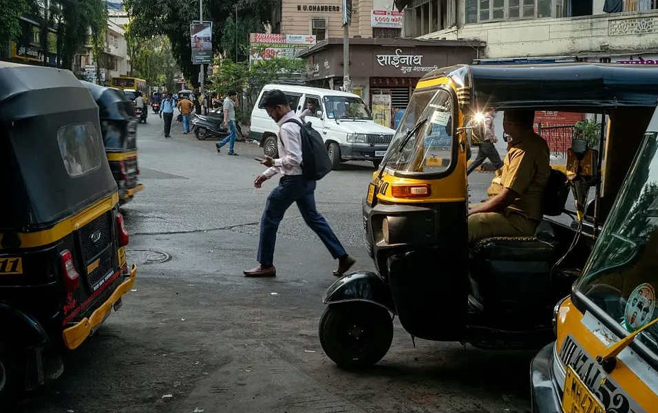 Mumbai auto driver returns ₹15,682 mistaken payment to CEO