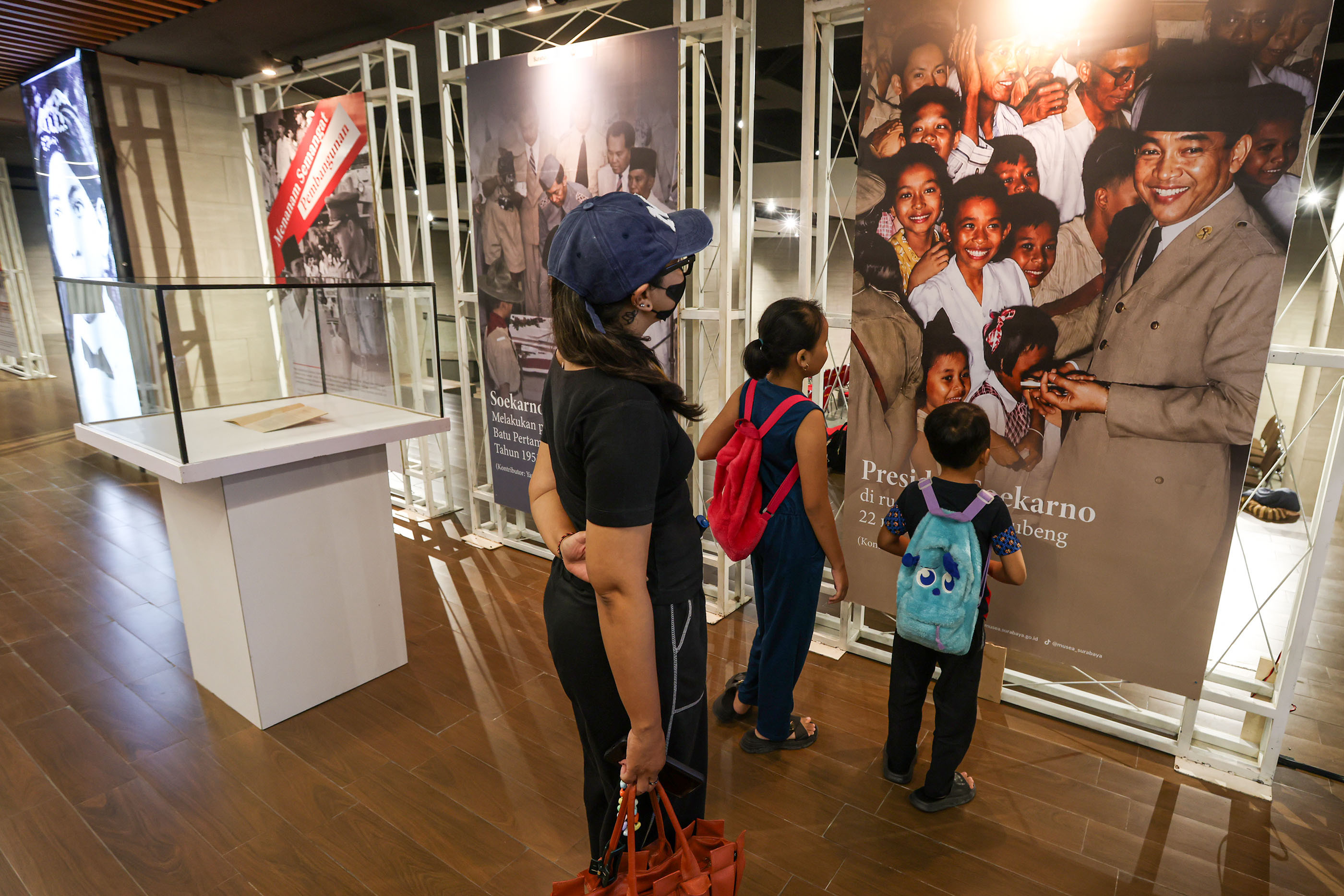 Pemkot Surabaya gelar pameran jejak Bung Karno, angkat sisi sang ...
